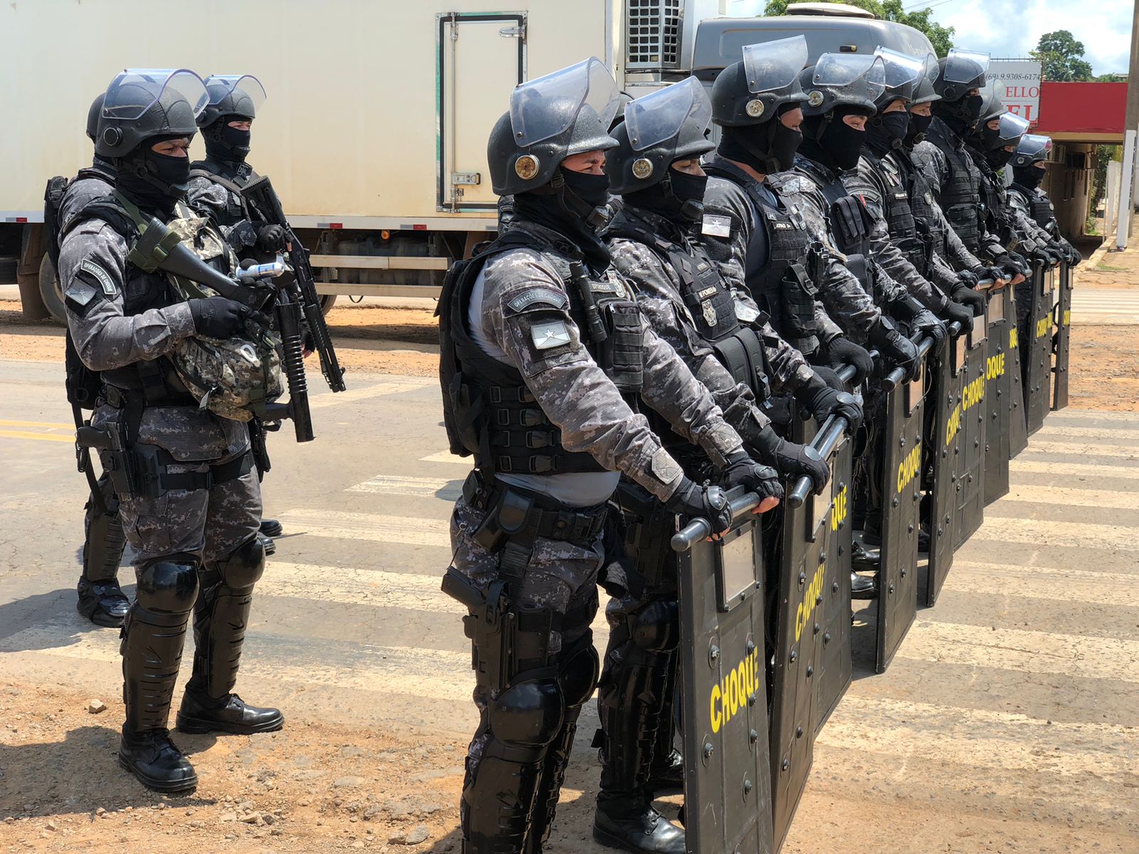 BATALHÃO DE POLÍCIA DE CHOQUE REALIZA AÇÃO PARA DESINTERDIÇÃO DE VIAS ...