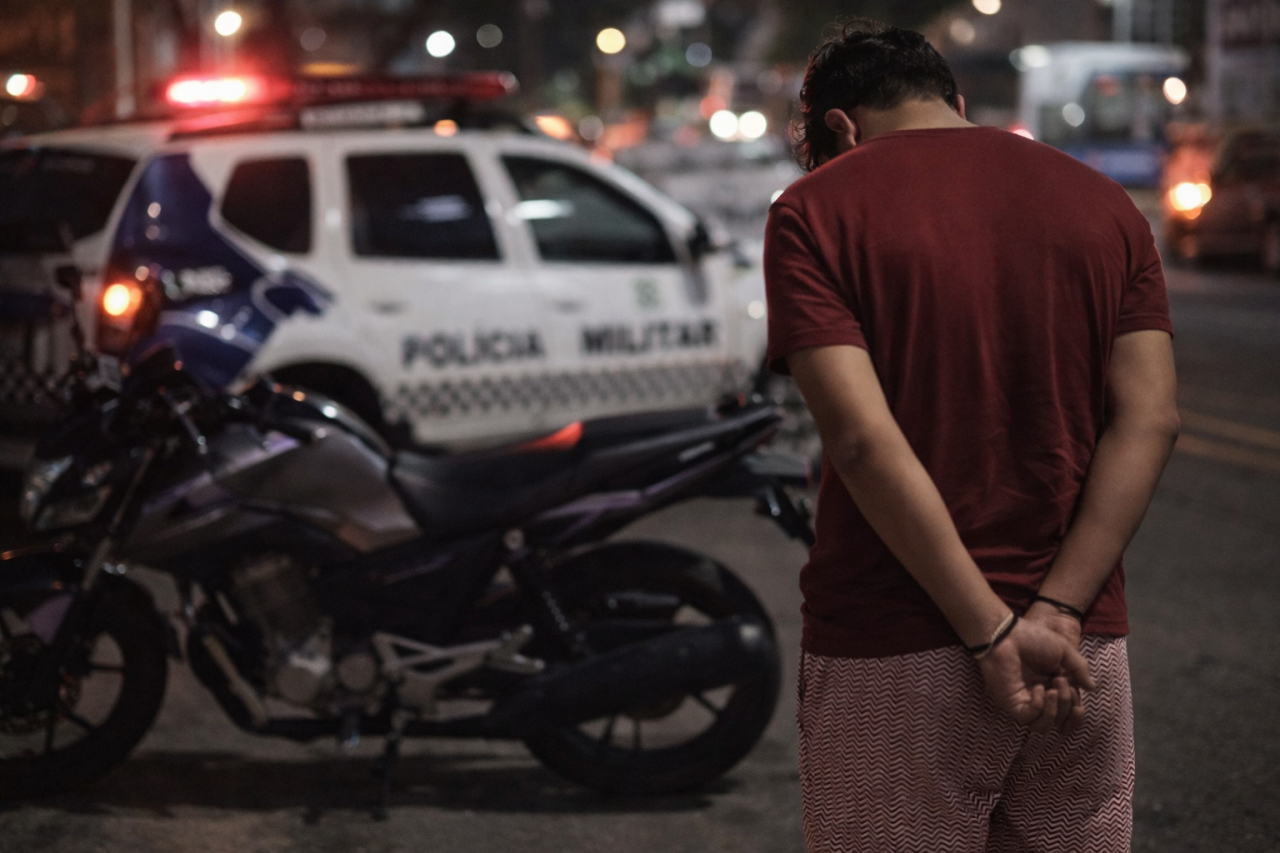 CONSEGUIU - PMRO PRENDE MOTOQUEIRO QUE QUERIA CHAMAR A ATENÇÃO EM ...